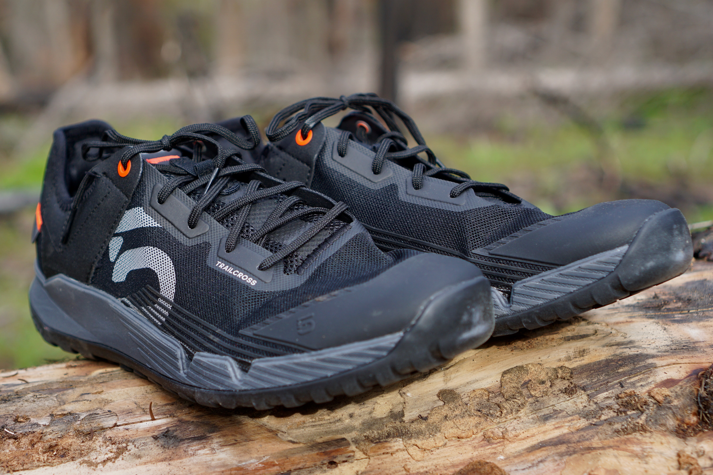 ULTIMATE GUIDE TO BUYING MTB SHOES | Written by industry experts