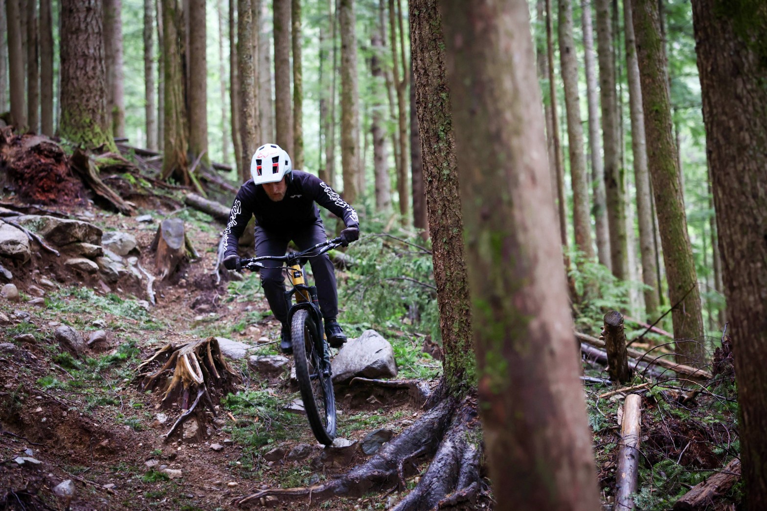 Fox Dropframe Pro Helmet Review: In-Depth Analysis & Rider Insights