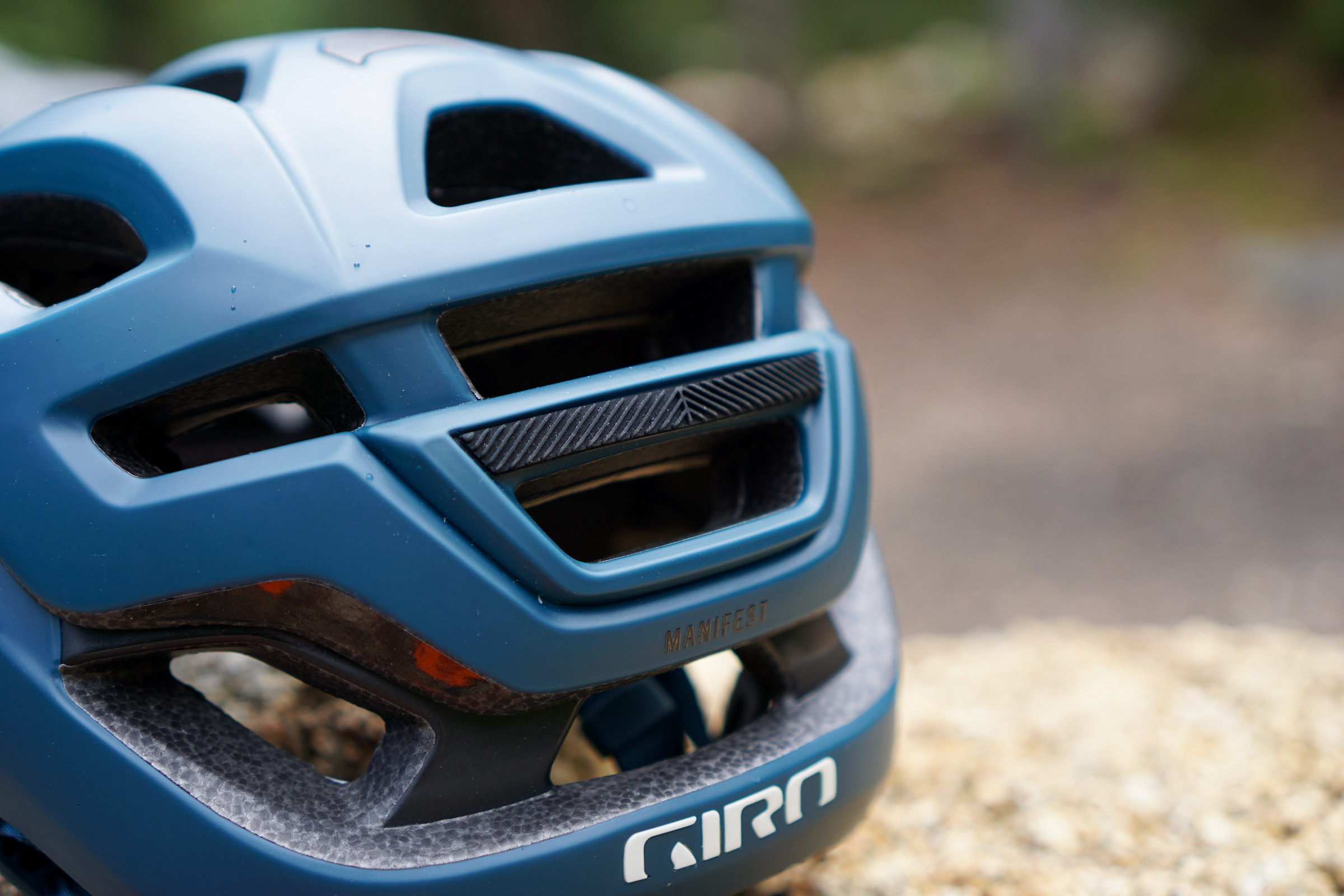 ULTIMATE GUIDE TO BUYING MTB HELMETS | Written by industry pros